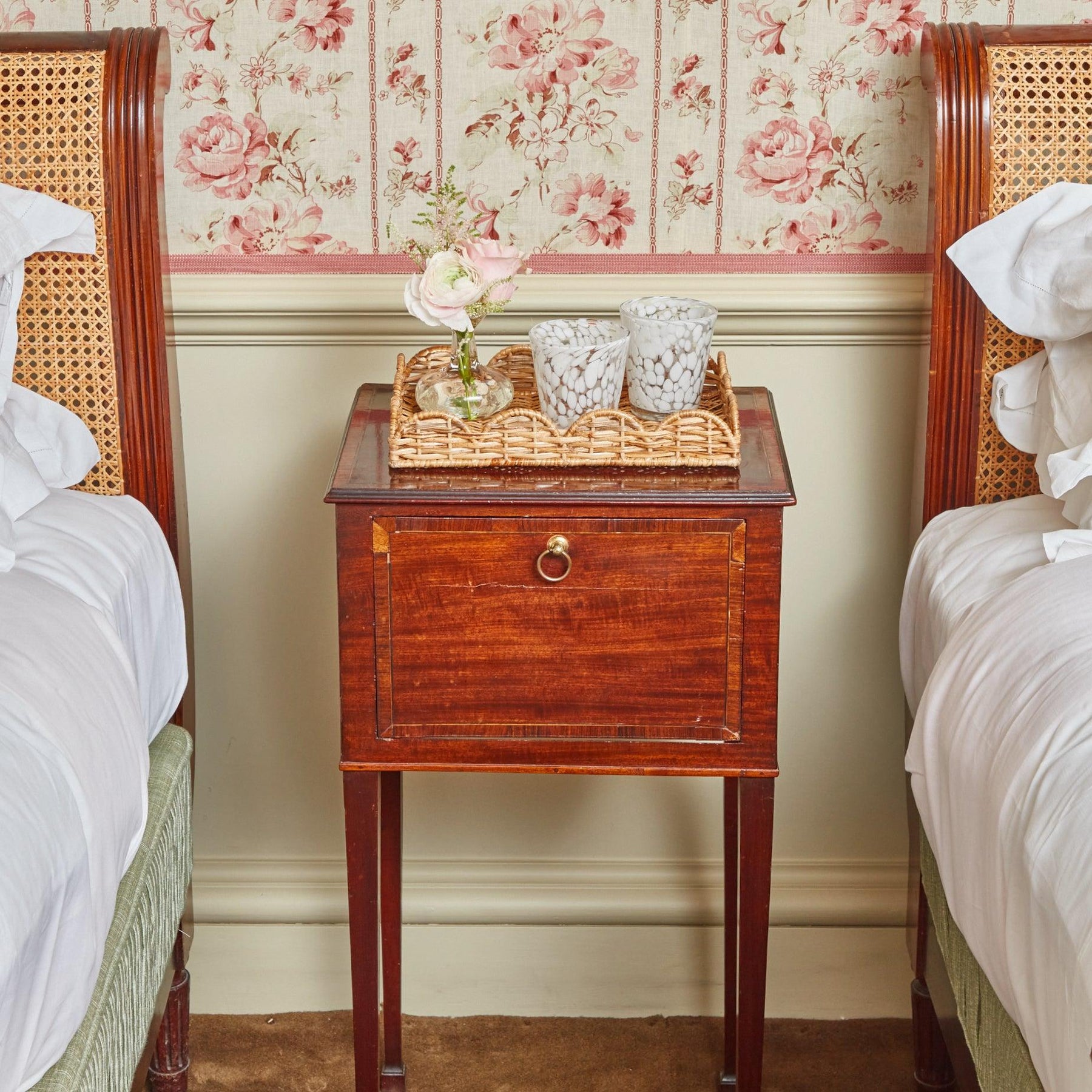 Small Scalloped Rattan Tray